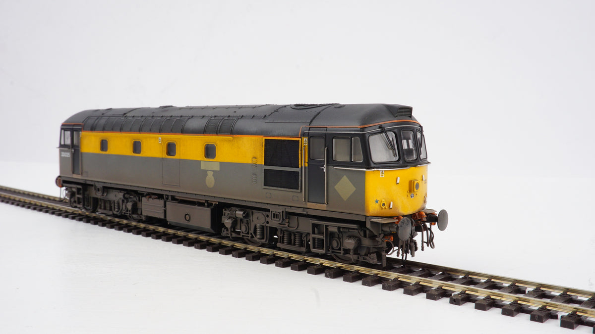Class 33 Civil Engineers grey / yellow 33025 (EWS period) - WEATHERED ...